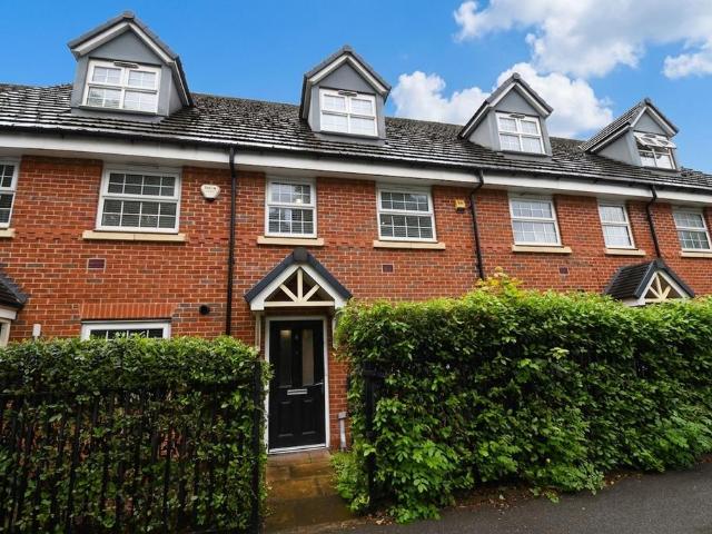 3 bedroom terraced house for sale