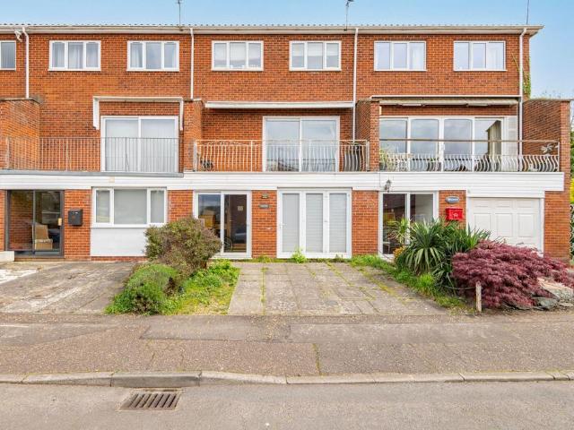4 bedroom terraced house for sale