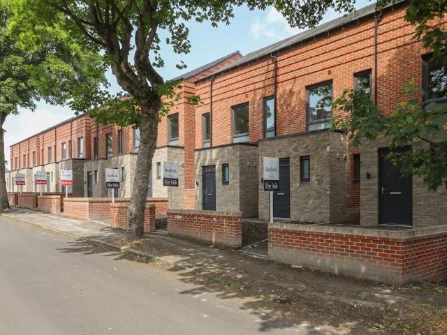 3 bedroom terraced house for sale