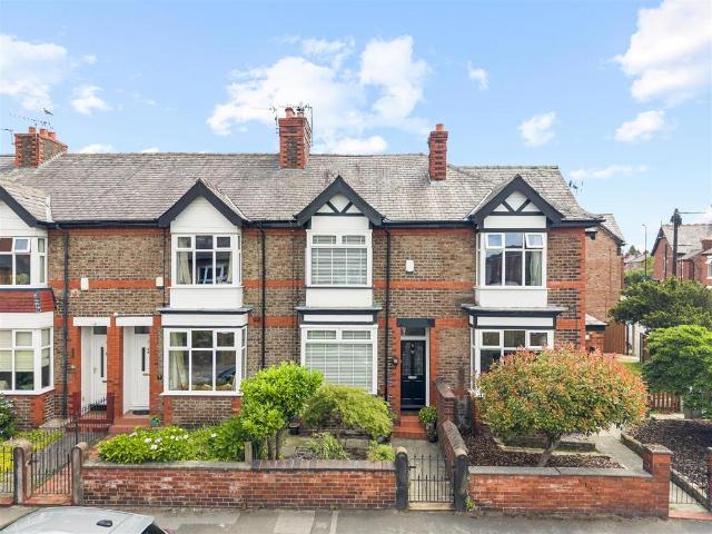 3 bedroom terraced house for sale