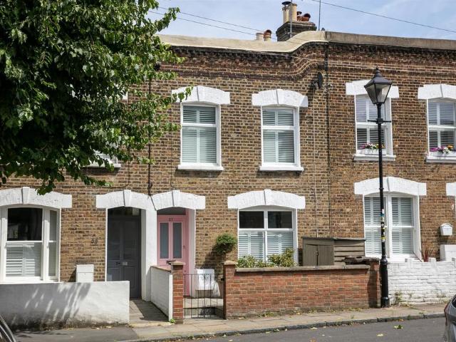 3 bedroom terraced house for sale