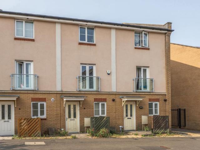 3 bedroom terraced house for sale