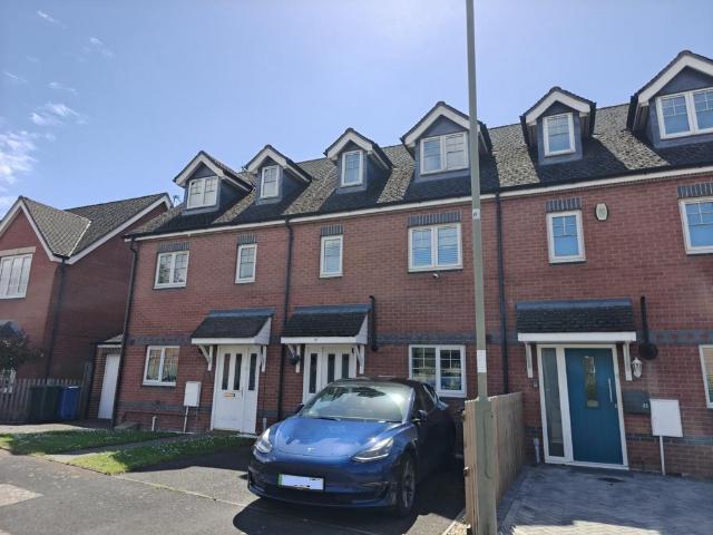 3 bedroom terraced house for sale