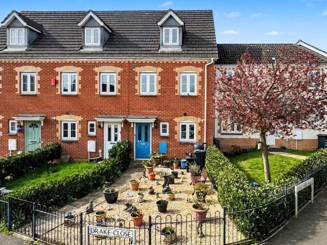 3 bedroom terraced house for sale