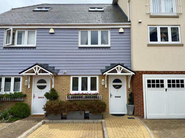3 bedroom terraced house for sale