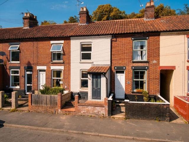 3 bedroom terraced house for sale