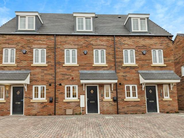 3 bedroom terraced house for sale