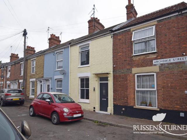 3 bedroom terraced house for sale