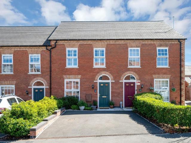 3 bedroom terraced house for sale