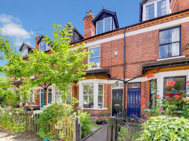 3 bedroom terraced house for sale