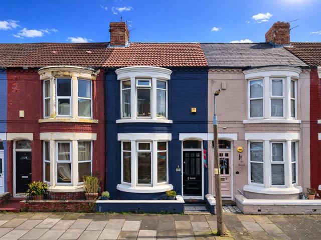 3 bedroom terraced house for sale