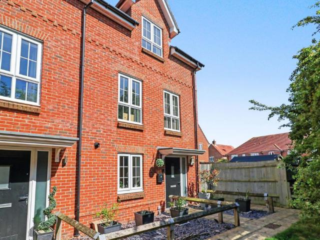 3 bedroom terraced house for sale