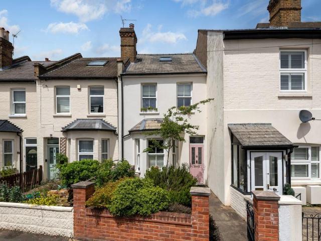 3 bedroom terraced house for sale