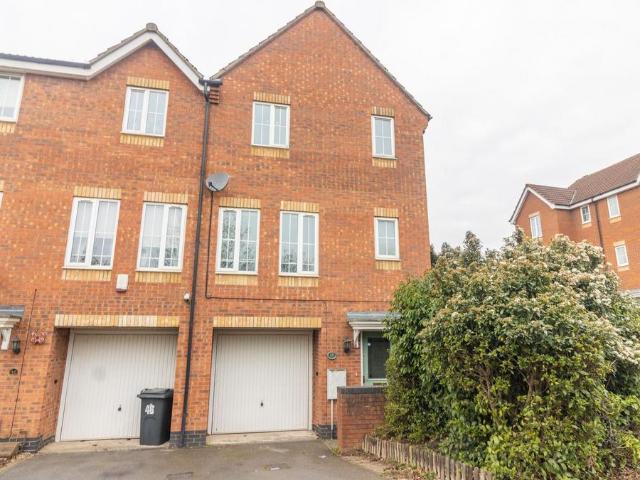 3 bedroom terraced house for sale