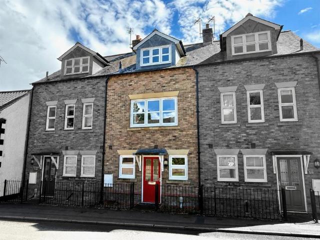 3 bedroom terraced house for sale