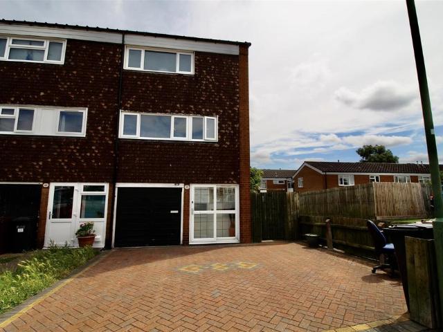 3 bedroom terraced house for sale