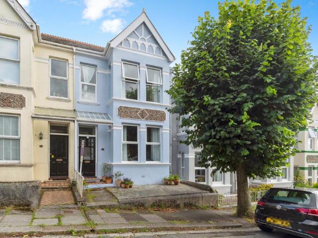 3 bedroom terraced house for sale