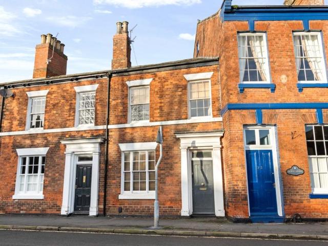 3 bedroom terraced house for sale