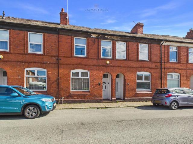 3 bedroom terraced house for sale