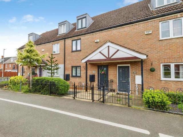 3 bedroom terraced house for sale