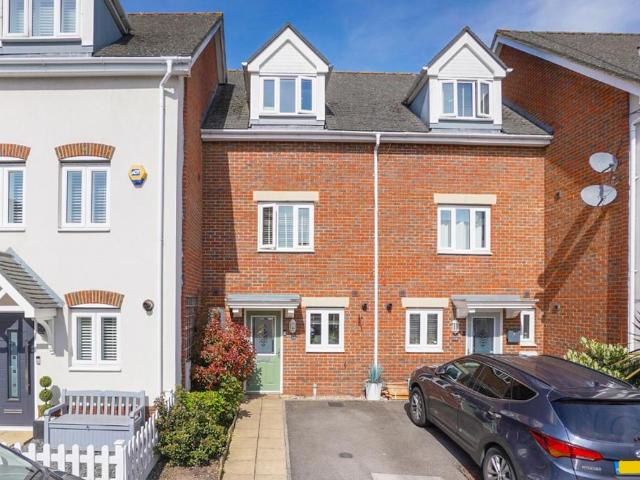 3 bedroom terraced house for sale