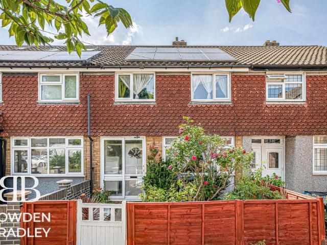 3 bedroom terraced house for sale