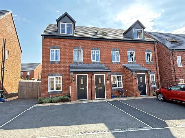 3 bedroom terraced house for sale
