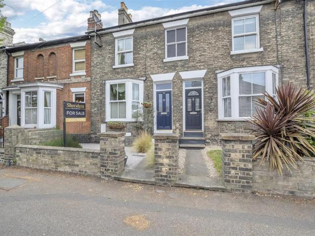 3 bedroom terraced house for sale