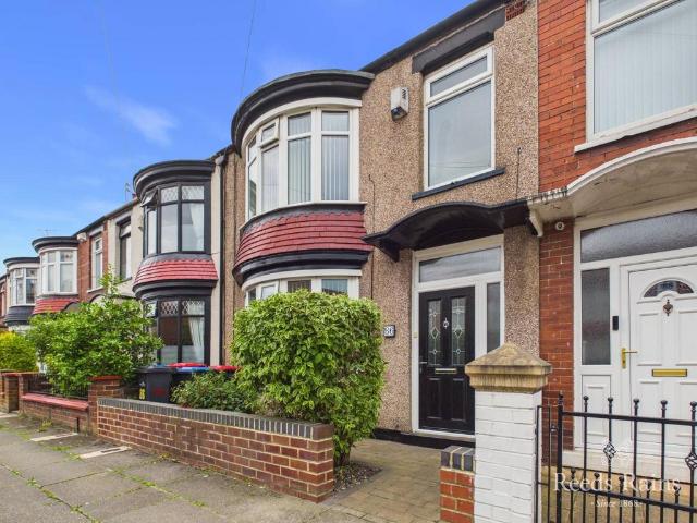 3 bedroom terraced house for sale