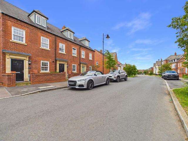 3 bedroom terraced house for sale