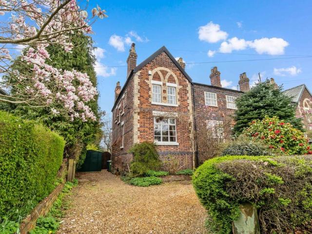 3 bedroom terraced house for sale