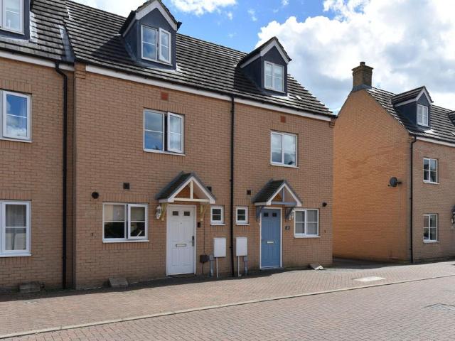 3 bedroom terraced house for sale