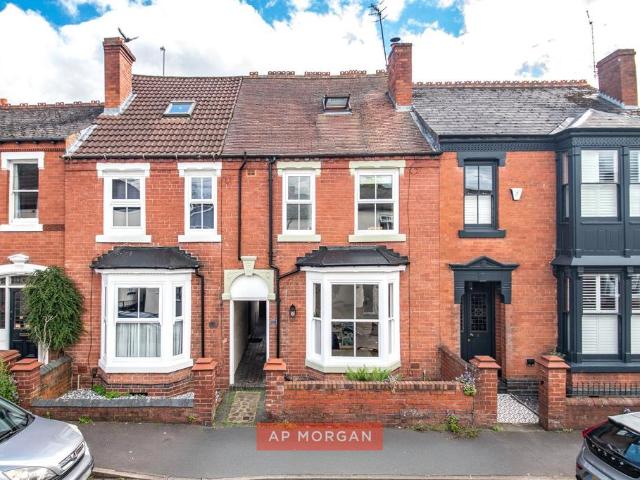 3 bedroom terraced house for sale