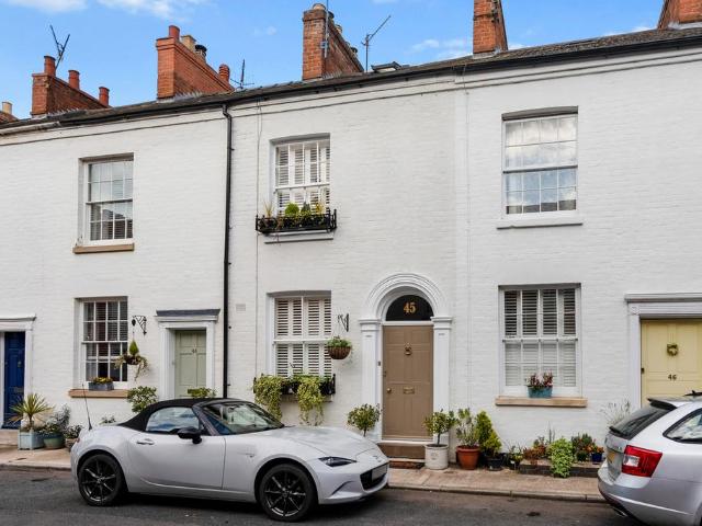3 bedroom terraced house for sale