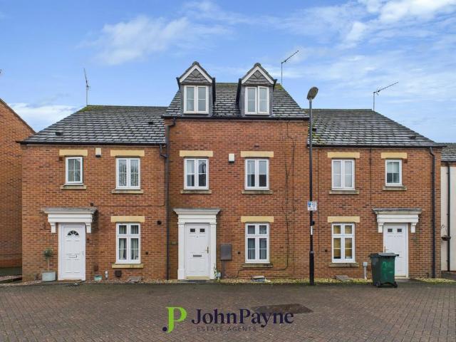 3 bedroom terraced house for sale