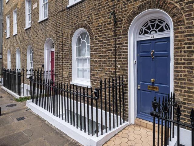 3 bedroom terraced house for sale