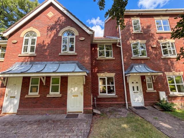 3 bedroom terraced house for sale