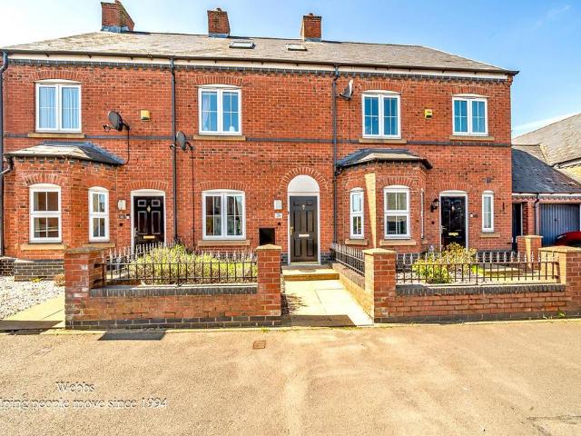 3 bedroom terraced house for sale