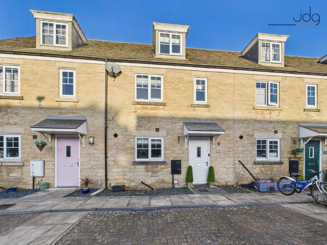 3 bedroom terraced house for sale