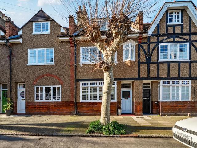 3 bedroom terraced house for sale