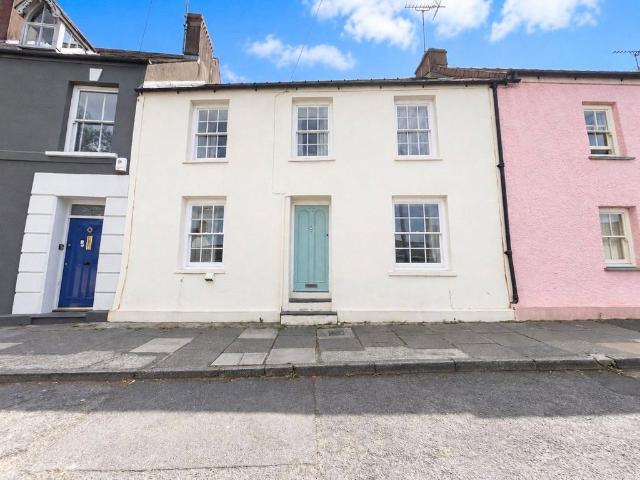 3 bedroom terraced house for sale