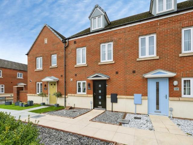3 bedroom terraced house for sale