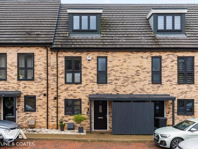 3 bedroom terraced house for sale