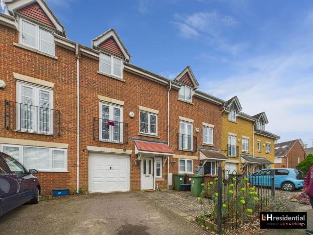 3 bedroom terraced house for sale