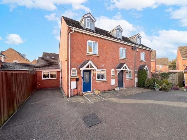 3 bedroom terraced house for sale