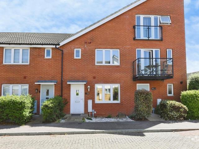 3 bedroom terraced house for sale