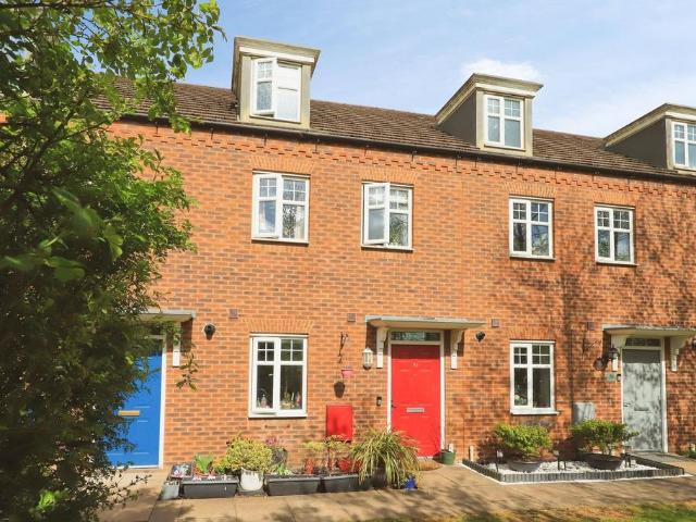 3 bedroom terraced house for sale