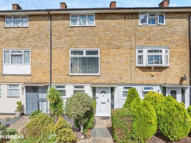 3 bedroom terraced house for sale