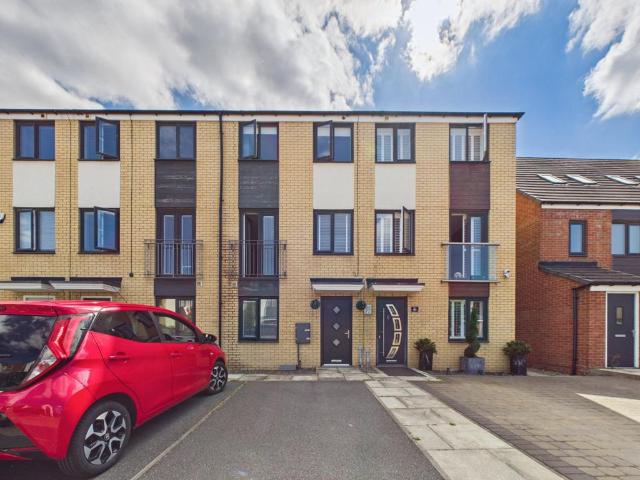 3 bedroom terraced house for sale