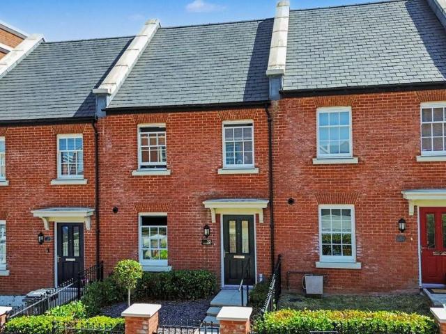 3 bedroom terraced house for sale